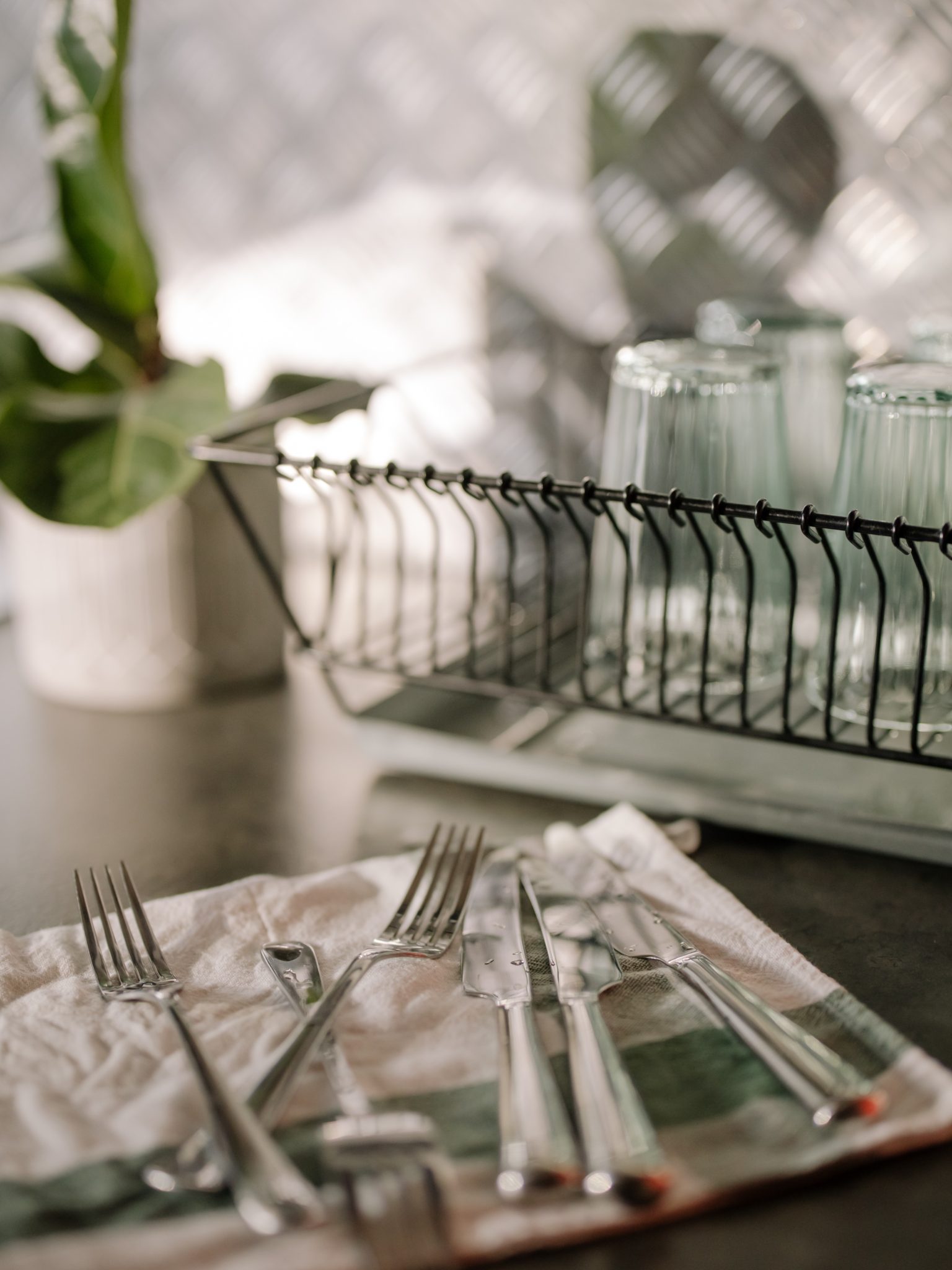 7 Versatile Ways To Use Tea Towels - The Cool Mom Co.