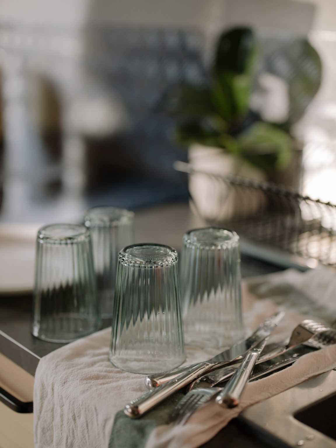 7 Versatile Ways To Use Tea Towels - The Cool Mom Co.